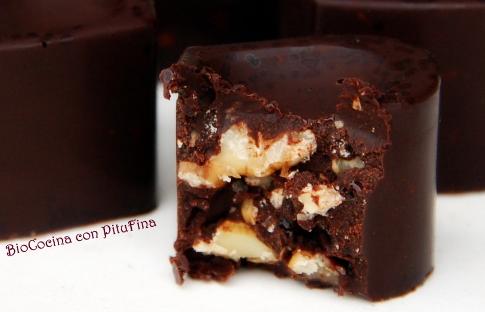 Bombones crudiveganos de chocolate con nueces